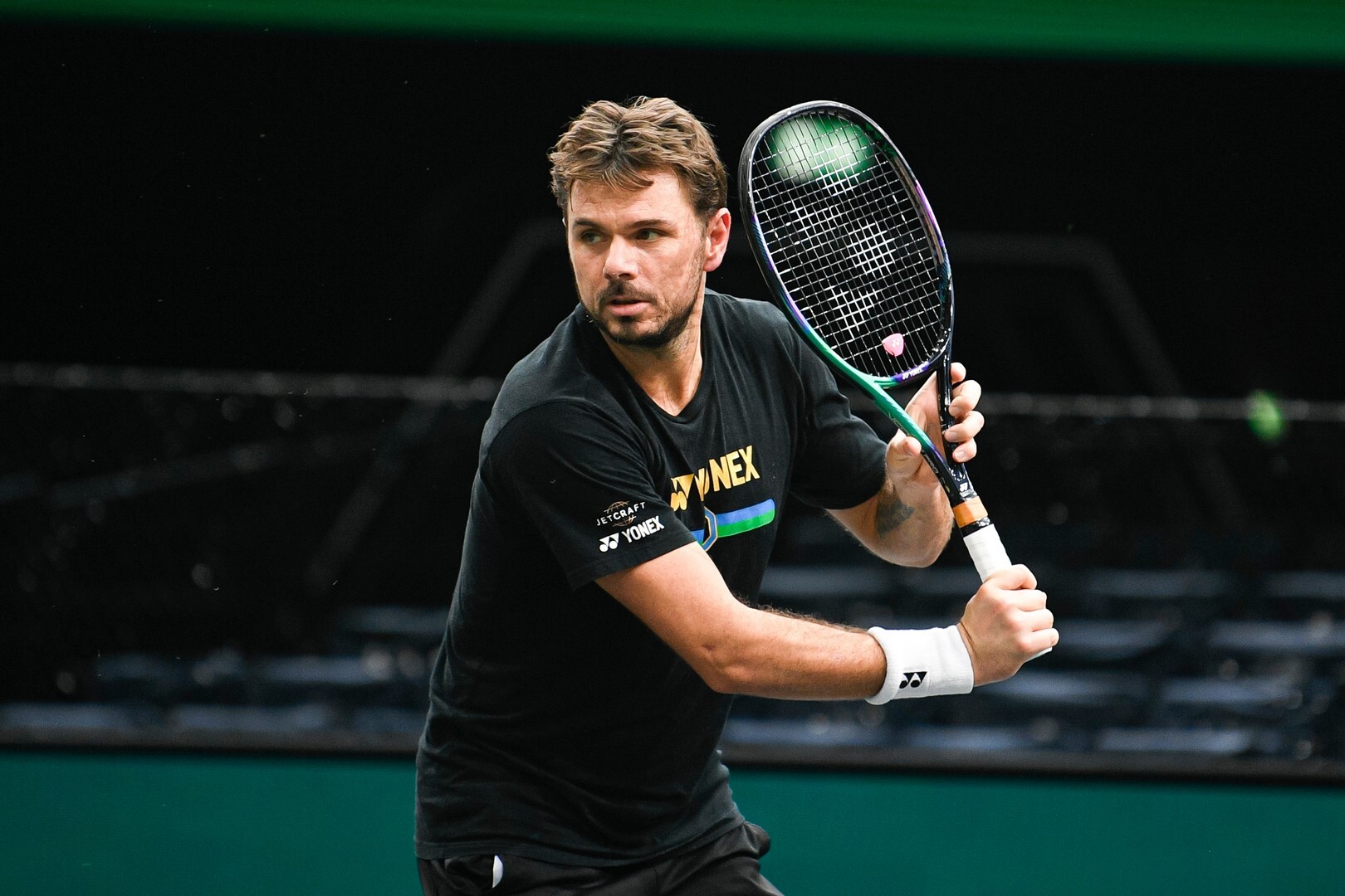 40-årige Stan Wawrinka vinder en 4 og en halv times kamp med 5 sæt i en ...