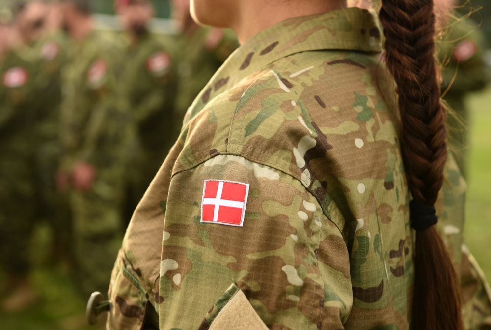 Danmark indfører værnepligt for kvinder senest i 2026 - - Gamereactor