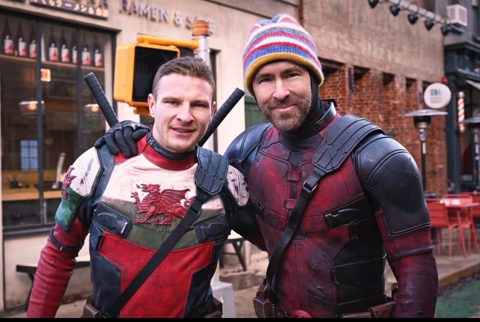 Det var Wrexham AFC's Paul Mullin i Welshpool-kostumet i Deadpool og Wolverine - Deadpool ...