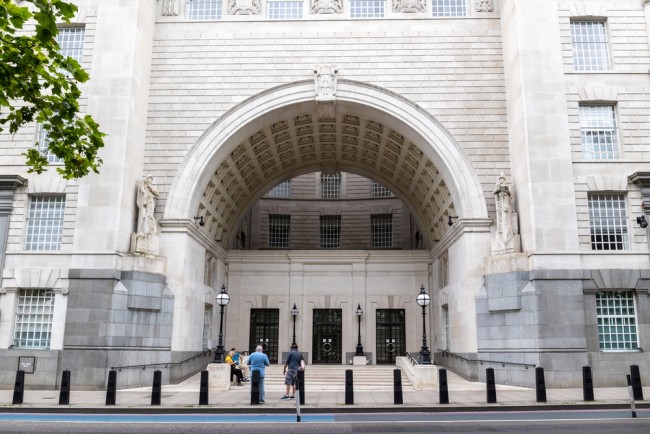 Kina fisker efter spioner på LinkedIn, advarer MI5 - - Gamereactor