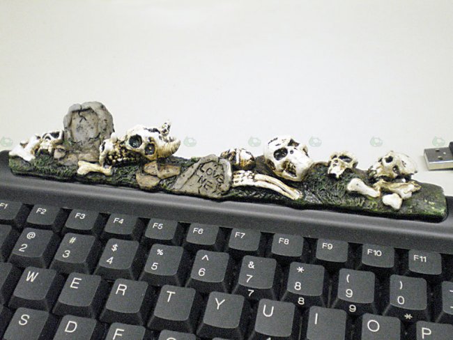 Goth-inspireret keyboard-mus sæt - - Gamereactor