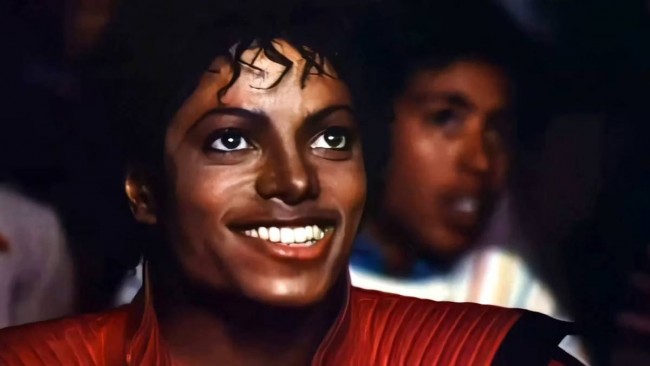 Michael Jackson vender tilbage til hitlisterne Top 10 med kæmpe ...