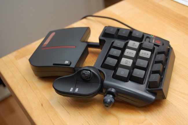 Test: Saitek Cyborg Command Unit - Saitek Cyborg Command Pad - Gamereactor