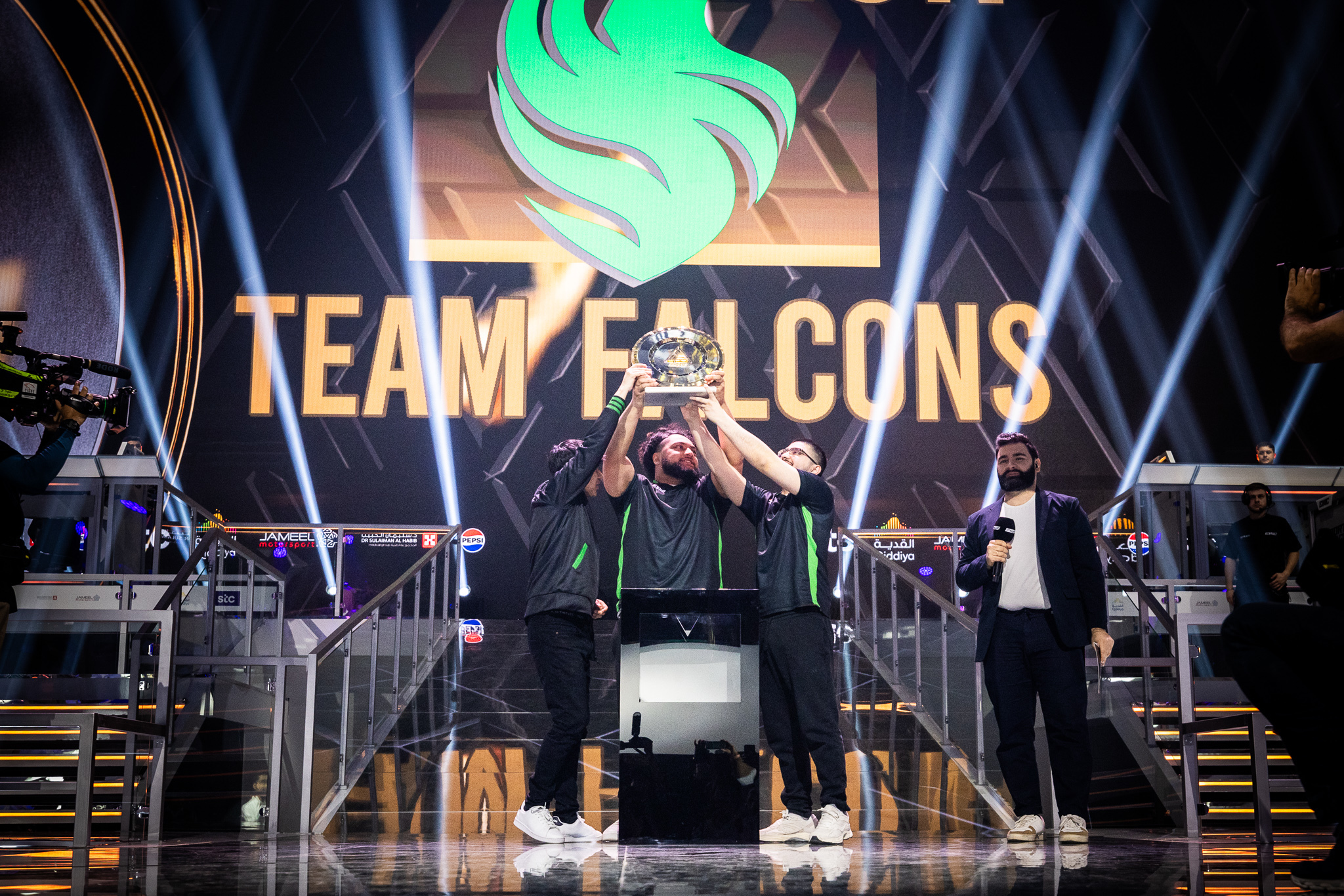 Team Falcons vinder det første Esports World Cup-trofæ ved at vinde CoD: Warzone-turneringen ...